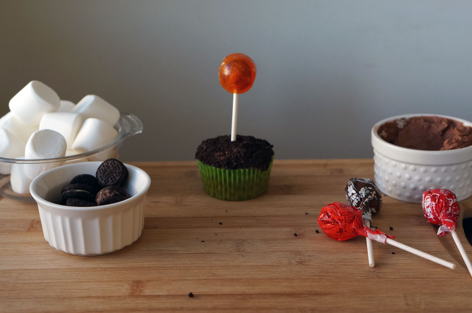 Lollipop Flower Cupcakes - We're Calling Shenanigans