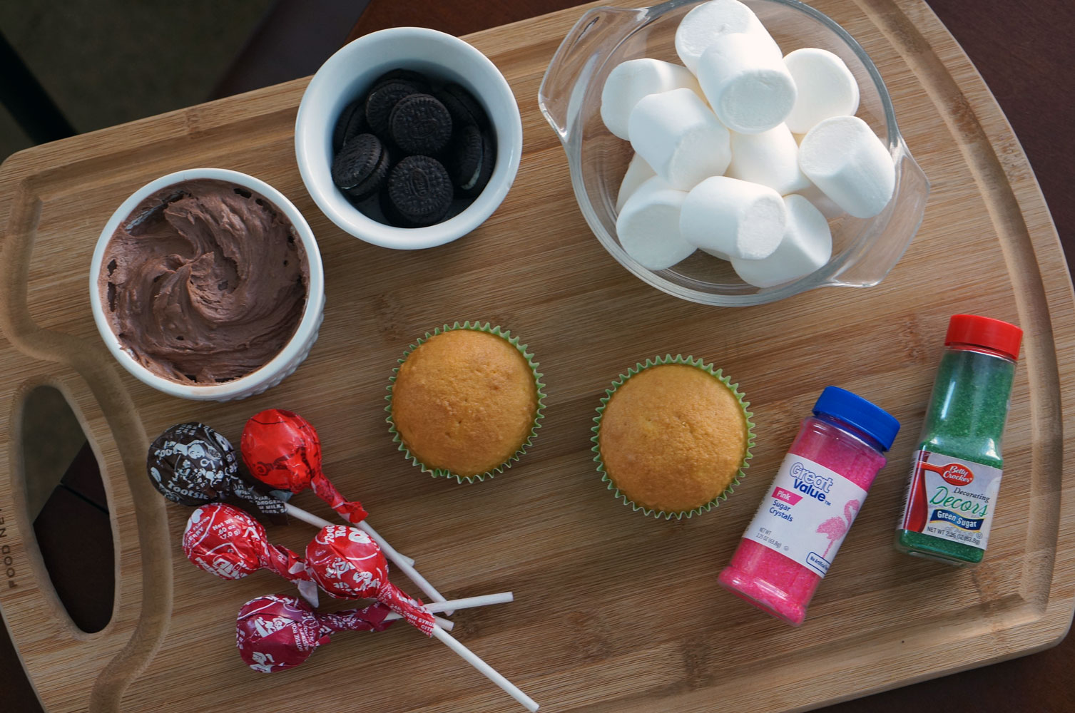 Lollipop Flower Cupcakes - We're Calling Shenanigans